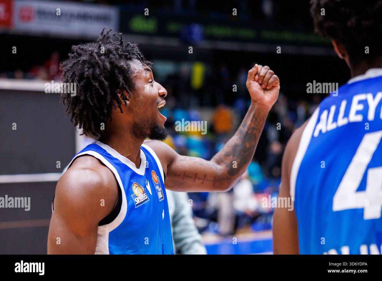 Celebration in Frankfurt after the first home win of the season ...