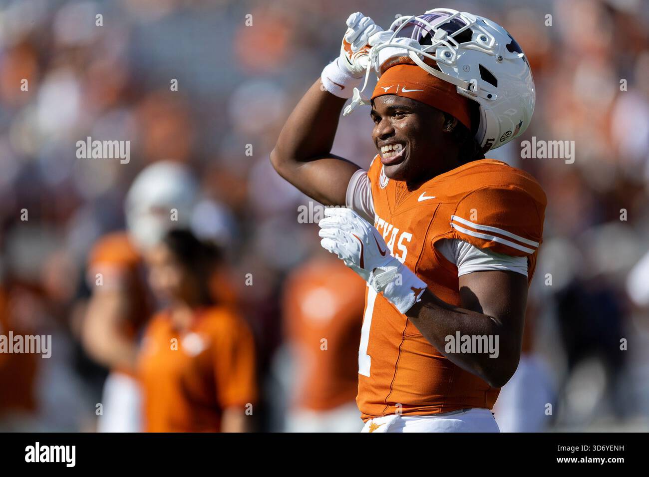 Texas wide receiver Ryan Wingo (1) warms up before an NCAA college ...