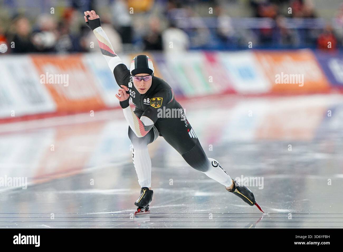 CALGARY, CANADA - NOVEMBER 22: Sophie Warmuth of Germany during the ISU ...