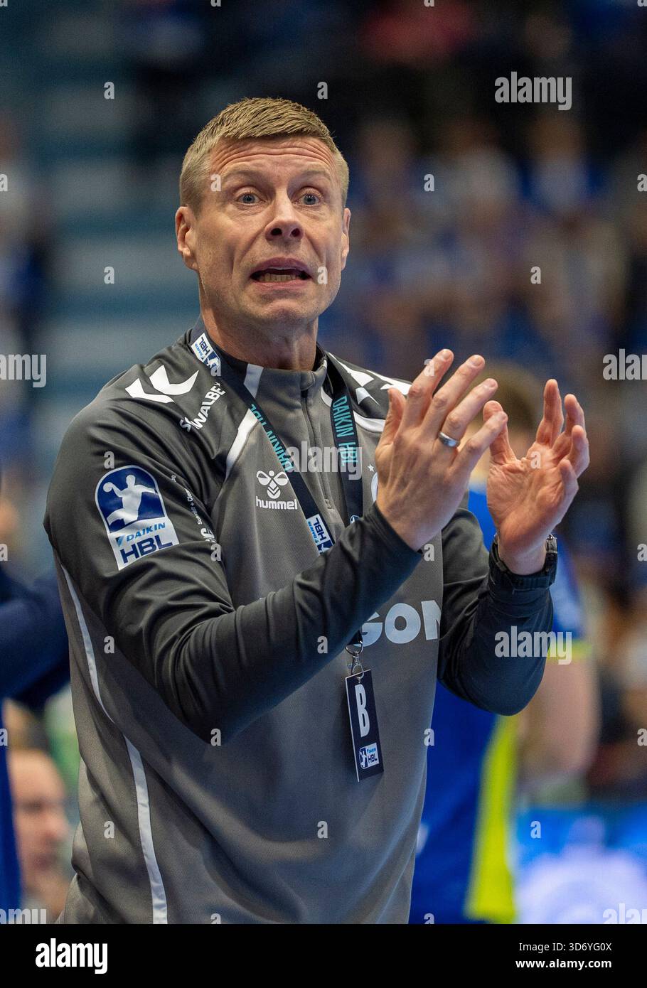 Gudjon Valur Sigurdsson (VfL Gummersbach, #Head Coach) complains. VfL ...