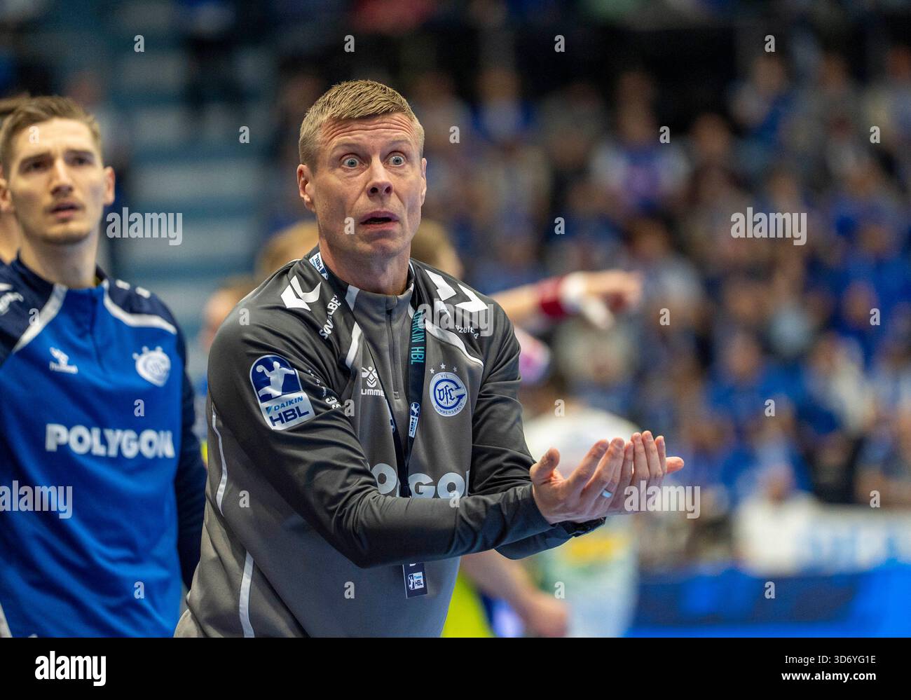Gudjon Valur Sigurdsson (VfL Gummersbach, #Head Coach) complains. VfL ...