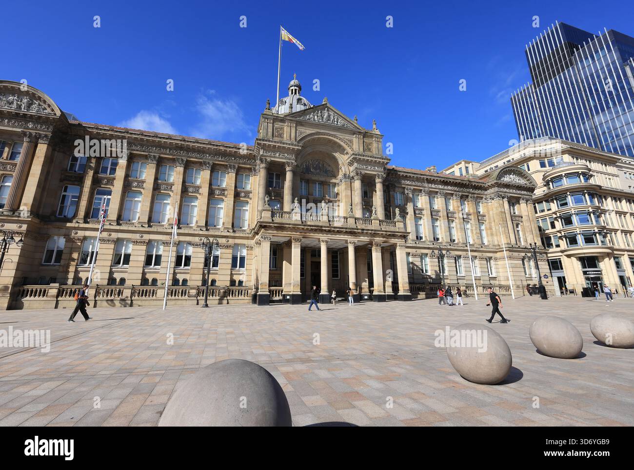 Victoria Square, pedestrianised public square, the civic & cultural ...