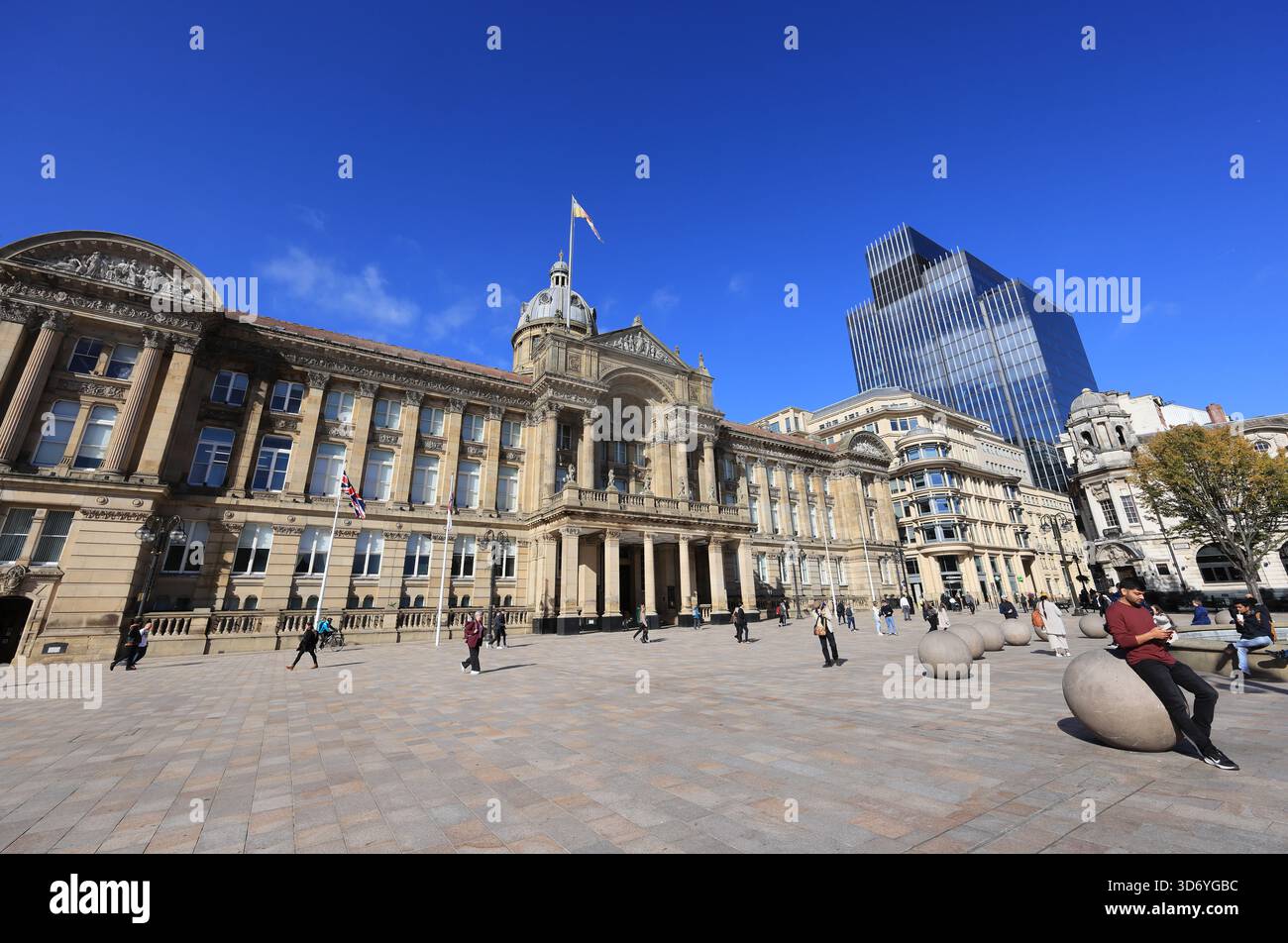 Victoria Square, pedestrianised public square, the civic & cultural ...