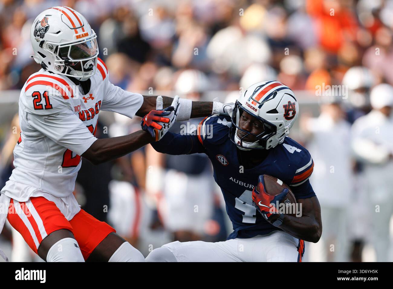 Auburn wide receiver Malcolm Simmons (4) tries to elude the tackle of ...