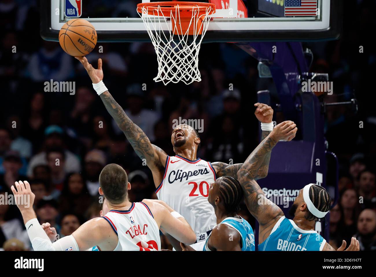 Los Angeles Clippers forward John Collins (20) shoots against the ...