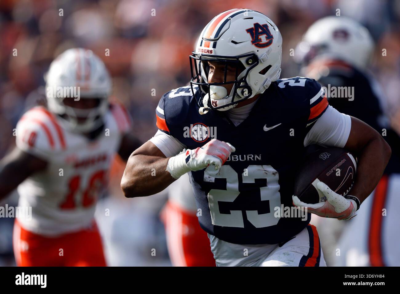 Auburn running back Jeremiah Cobb (23) carries the ball against Mercer ...