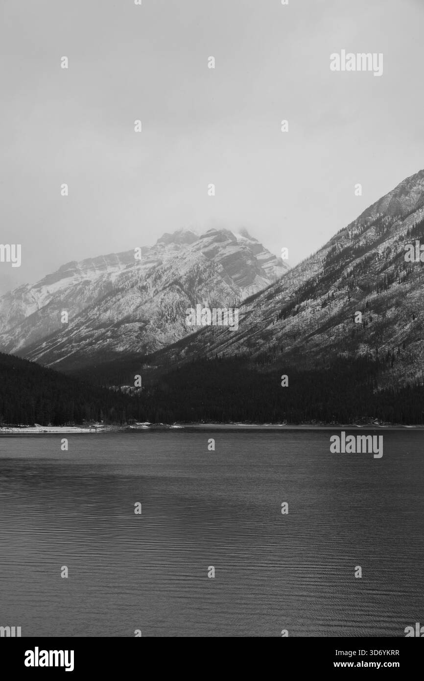 Banff national park canadian Black and White Stock Photos & Images - Alamy