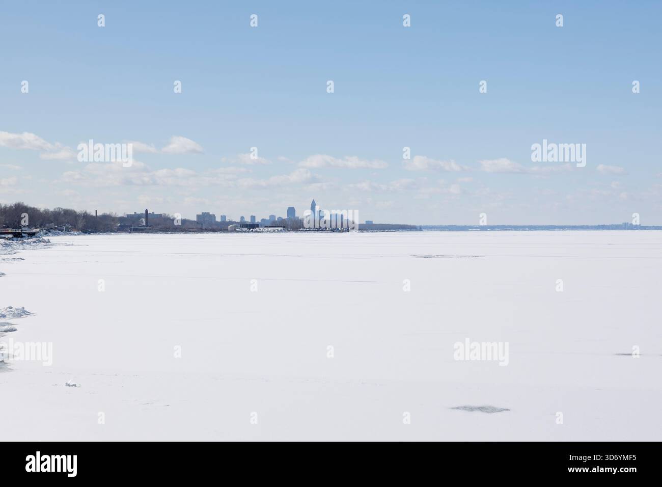 Cleveland and Lake Erie in the winter Stock Photo - Alamy