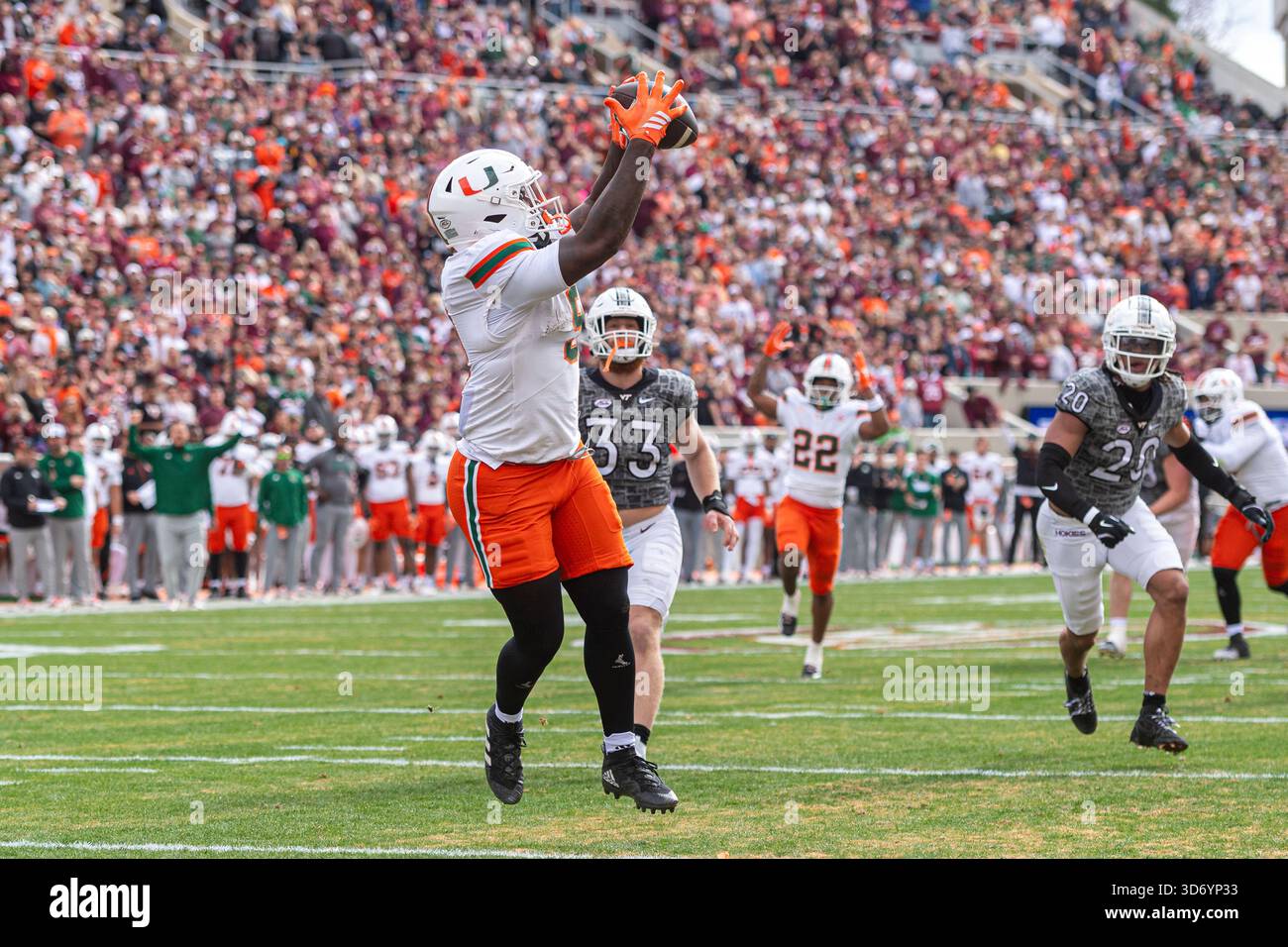 Miami tight end Elija Lofton (9) catches a touchdown against Virginia ...