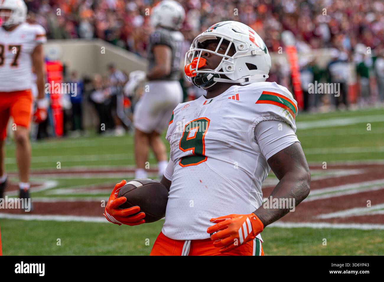 Miami tight end Elija Lofton (9) celebrates after a touchdown reception ...