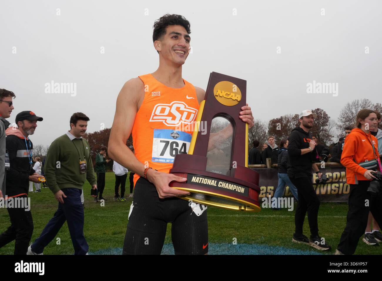 Fouad Messaoudi of Oklahoma State (764) poses with the men's team ...