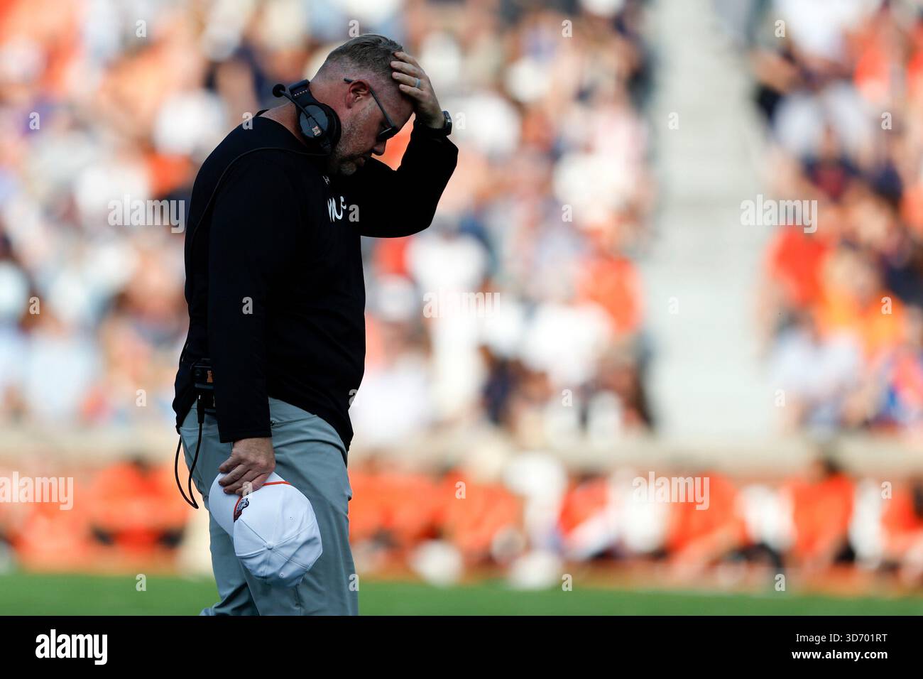 Mercer head coach Mike Jacobs reacts during the first half of an NCAA ...