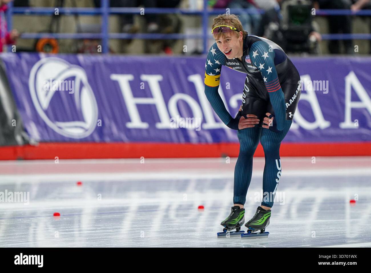 CALGARY, CANADA - NOVEMBER 22: Jordan Stolz of United States of America ...