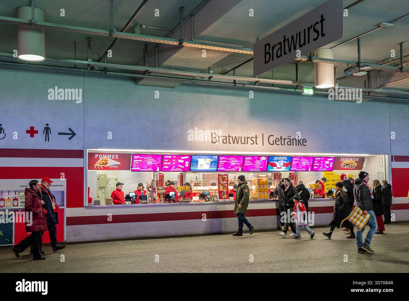Snack / Snack stand in the vicinity of the Allianz Arena with a notice ...