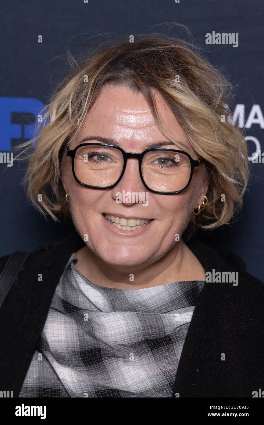 Vanessa Fery attends the show The Voice Is Back - Franck Sinatra 110th ...