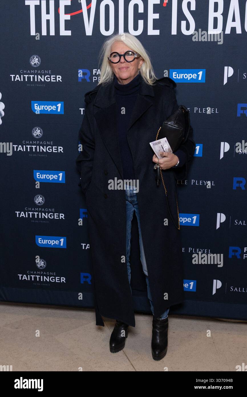 Anne Ducros attends the show The Voice Is Back - Franck Sinatra 110th ...