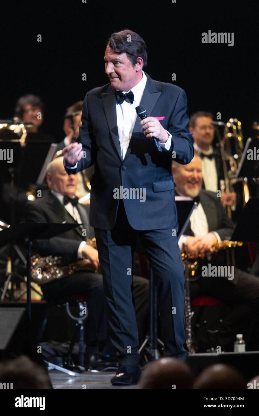 Singer Mark Adams as Dean Martin perform at The Voice Is Back - Franck ...