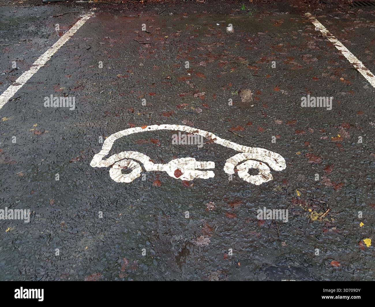 Parking lot electric vehicle hi-res stock photography and images - Alamy