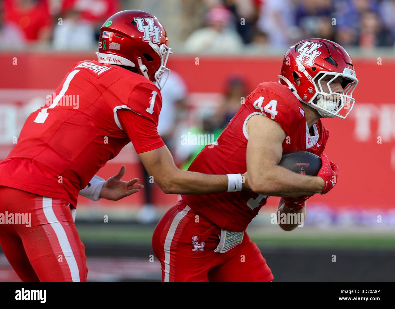 HOUSTON, TX - NOVEMBER 22: Houston Cougars quarterback Conner Weigman ...