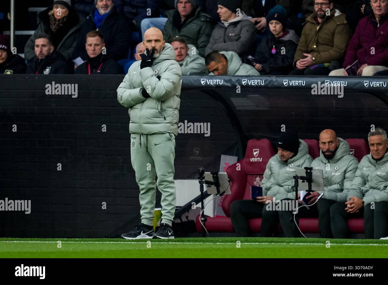 BURNLEY, ENGLAND - NOVEMBER 22: Chelsea head coach Enzo Maresca looks ...