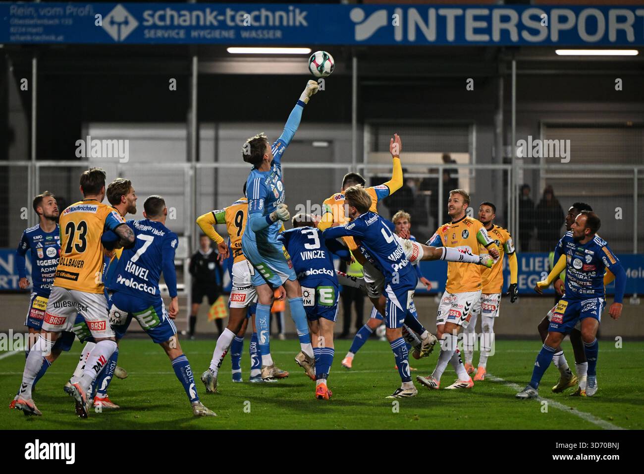 The image shows Tom Ritzy Huelsmann (Hartberg) put away the ball, at ...