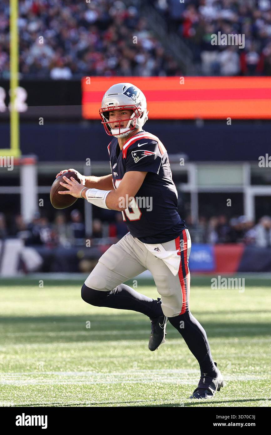 New England Patriots quarterback Drake Maye scrambles against the ...