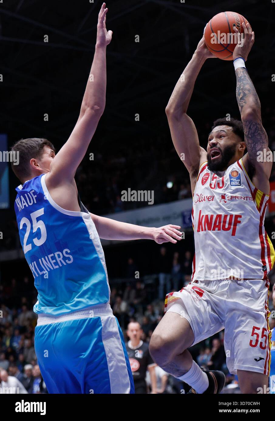 v.l. Jacob Knauf (Frankfurt Skyliners, 25) and David Muenkat (Fitness ...