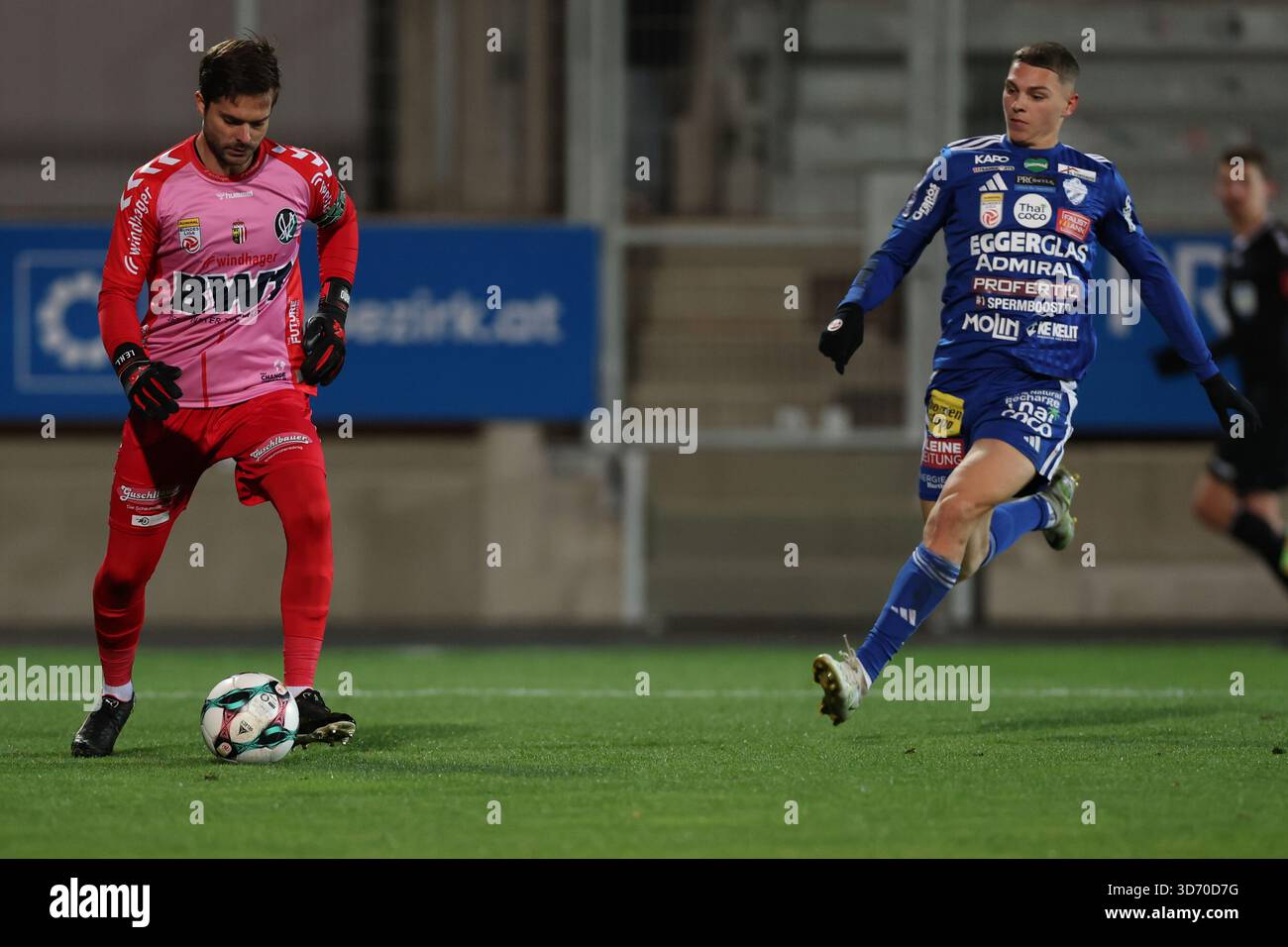 The image shows Andreas Leitner (Ried) becomes attack from Elias Havel ...