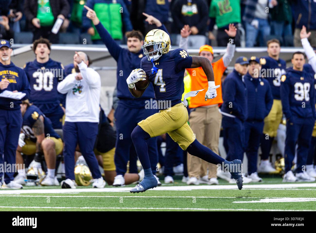 November 22, 2025: Notre Dame running back Jeremiyah Love (4) runs with ...