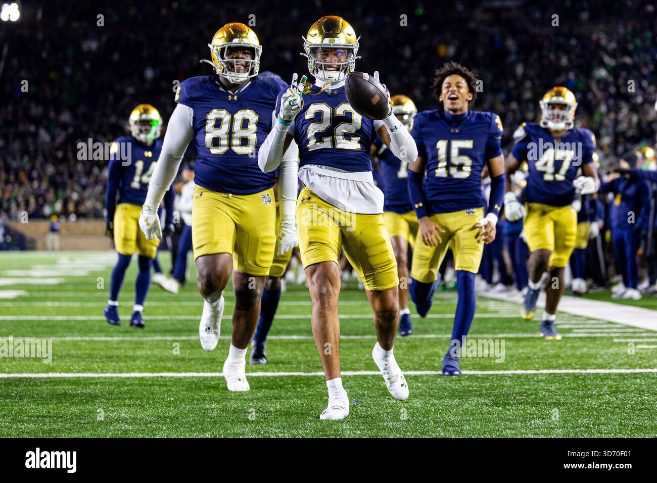 November 22, 2025: Notre Dame safety Ethan Long (22) celebrates ...