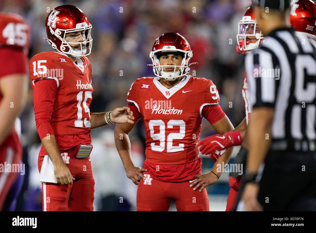 Houston kicker Ethan Sanchez (92) reacts after missing a potential game ...