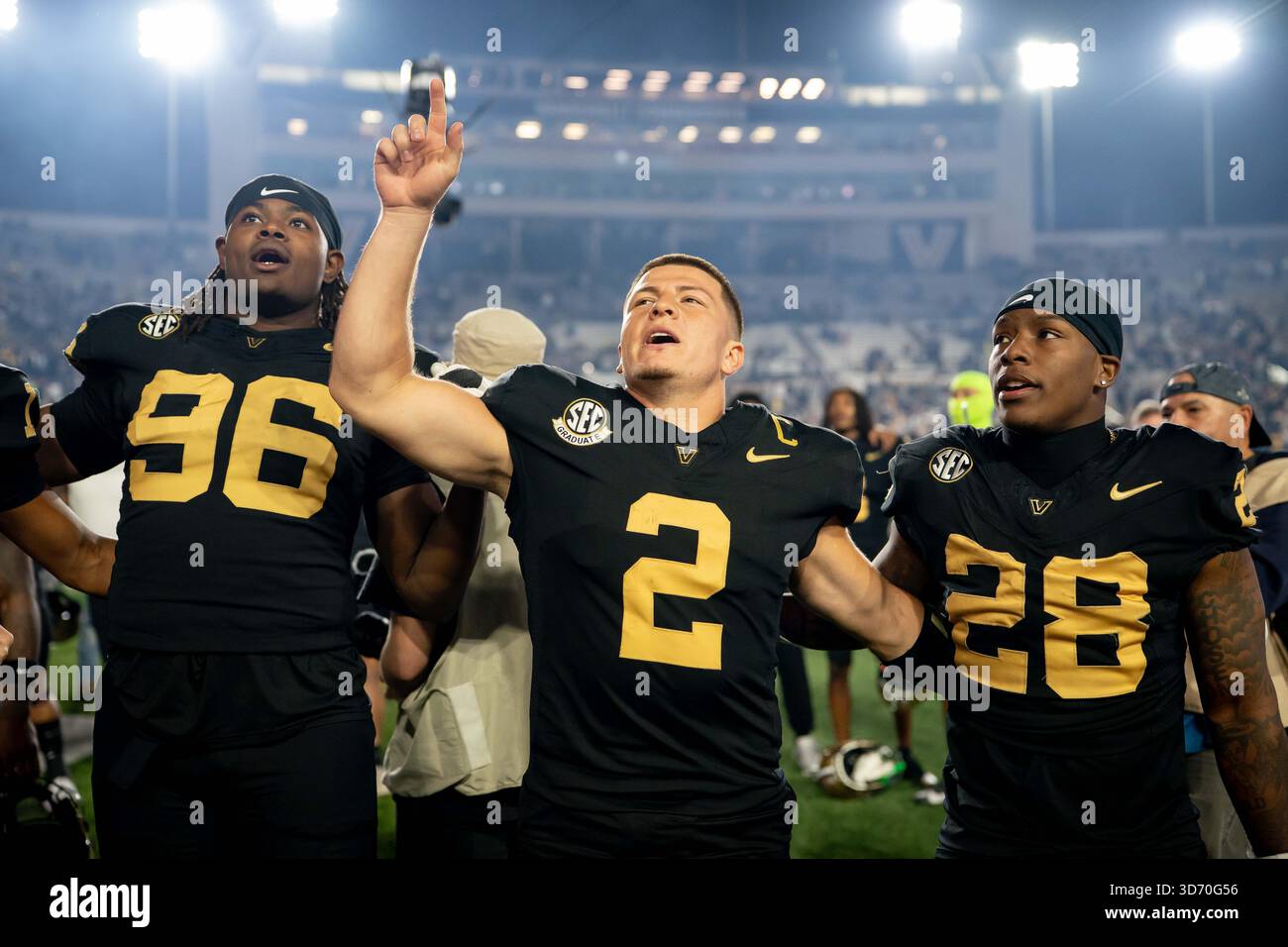 Vanderbilt quarterback diego pavia 2 hi-res stock photography and ...
