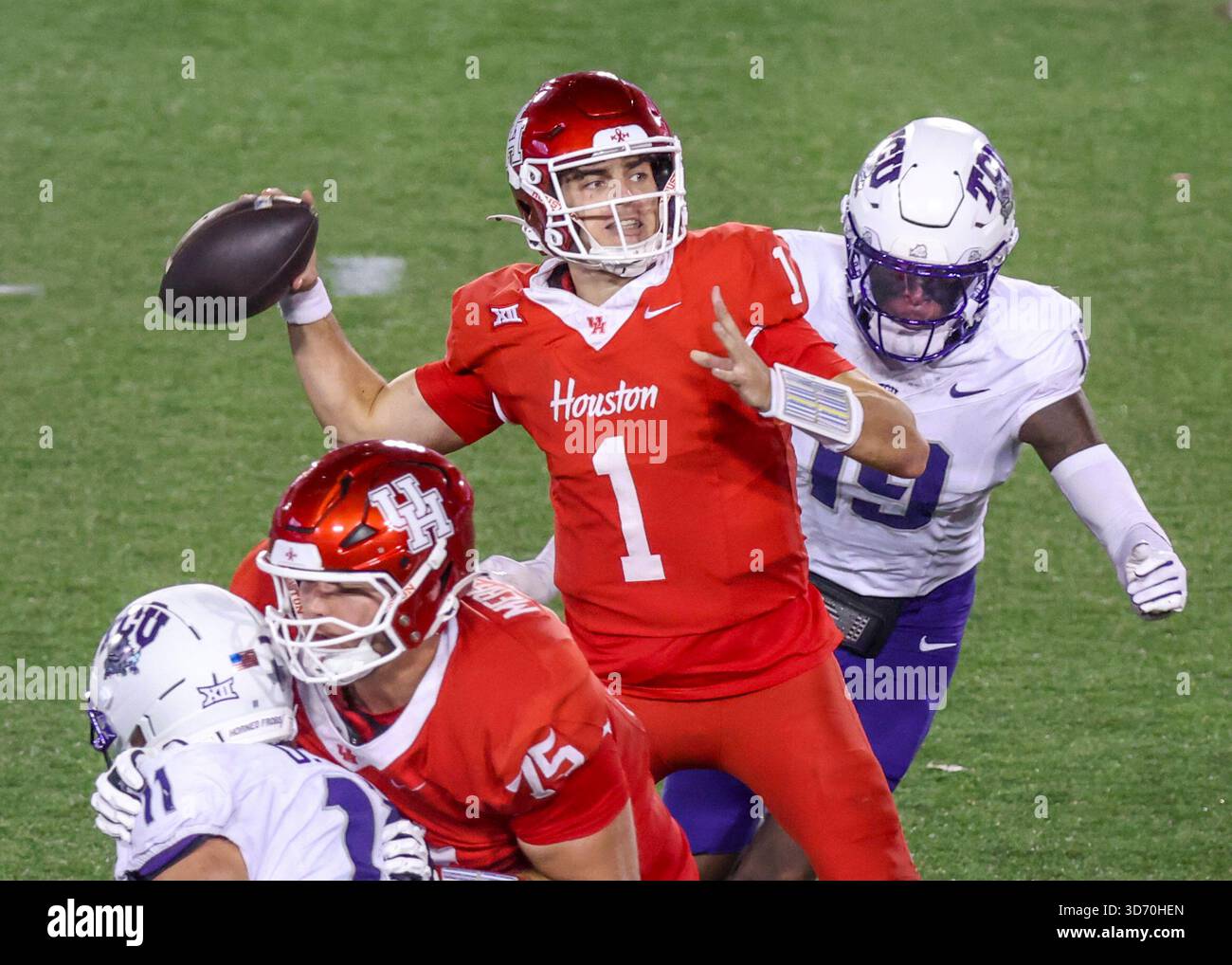 HOUSTON, TX - NOVEMBER 22: Houston Cougars quarterback Conner Weigman ...