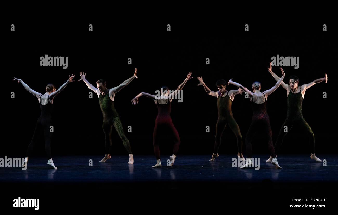 Dancers of Dutch National Ballet perform 'Frank Bridge Variations ...