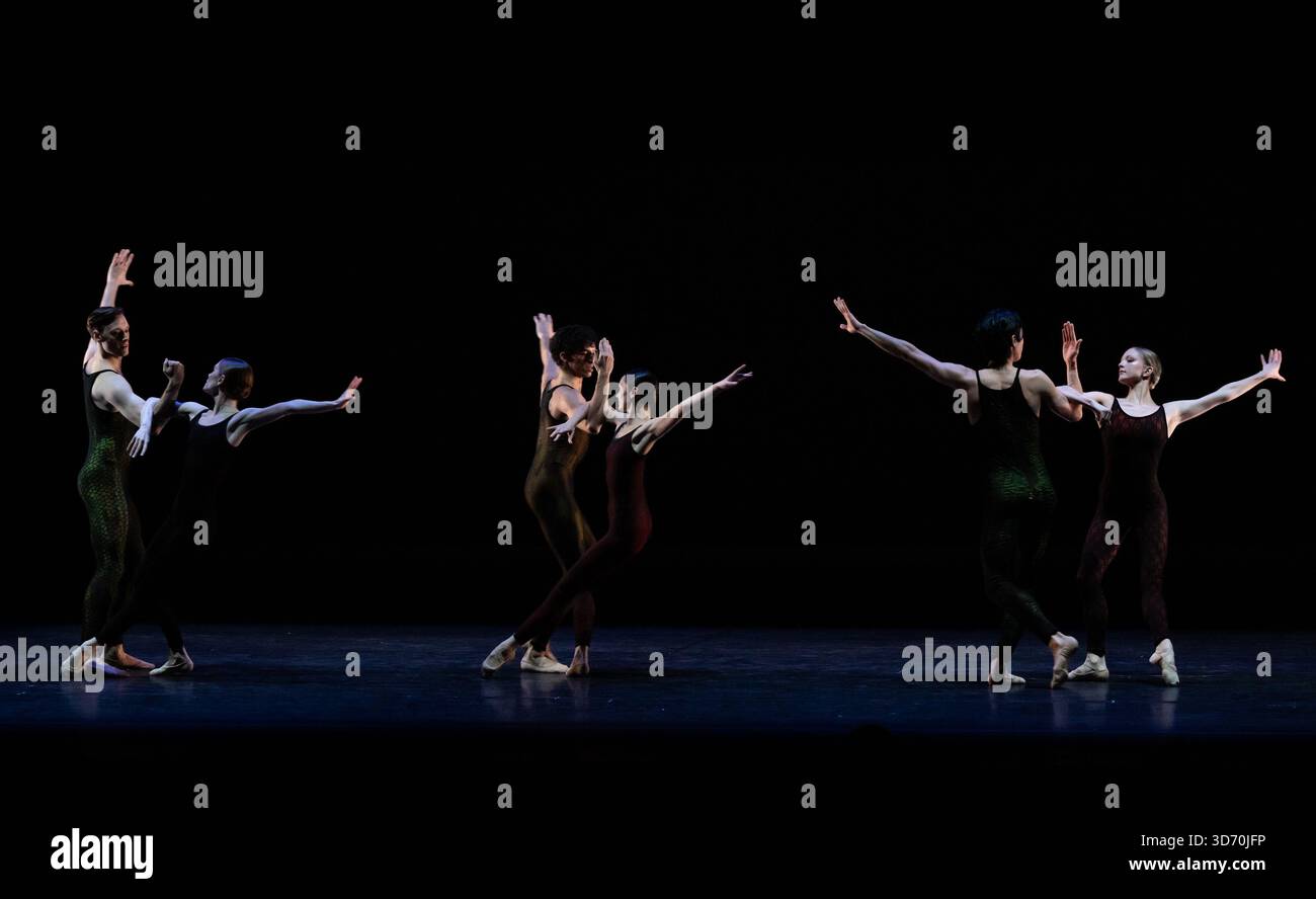 Dancers of Dutch National Ballet perform 'Frank Bridge Variations ...