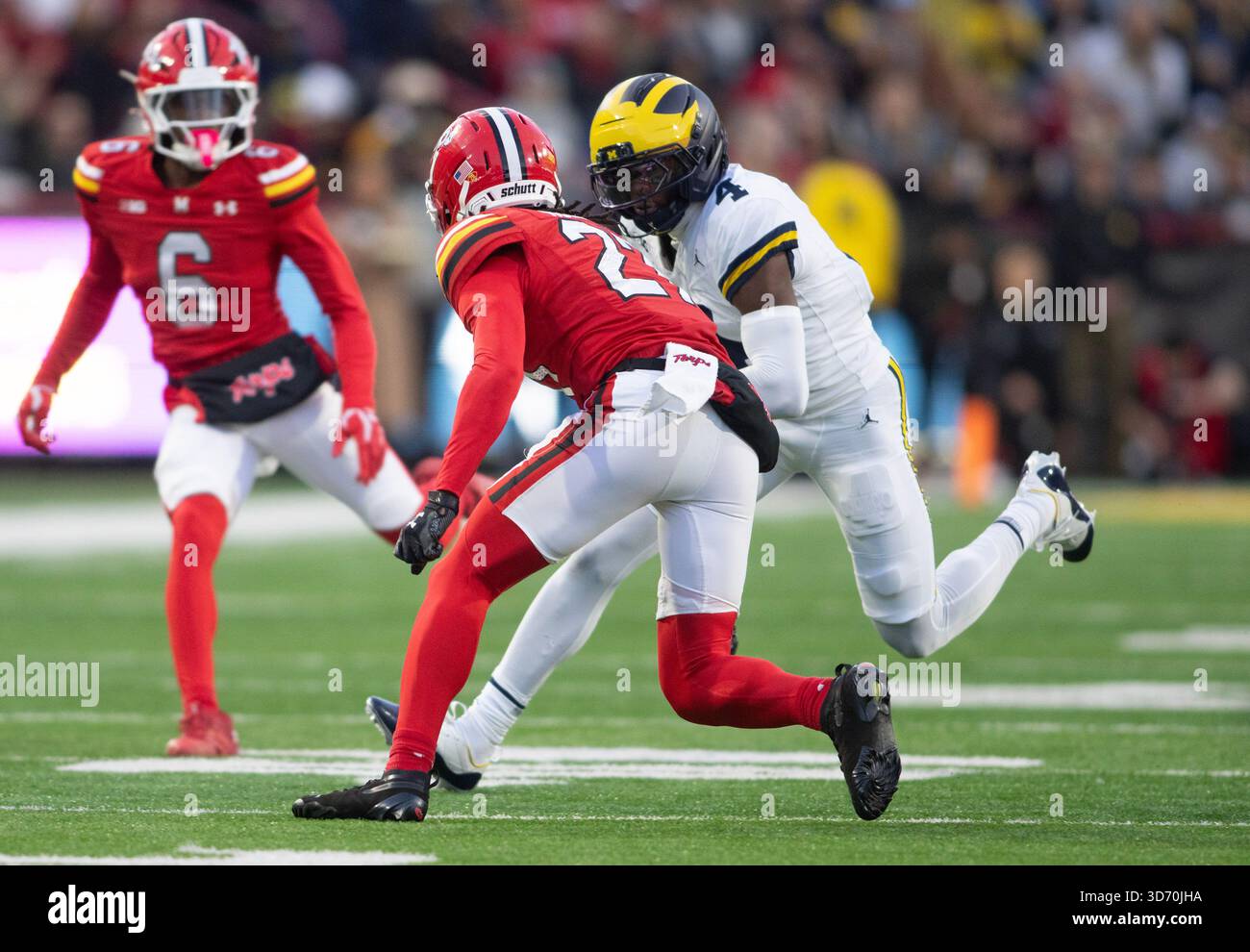 COLLEGE PARK, MD - NOVEMBER 22: Maryland Terrapins defensive back La ...