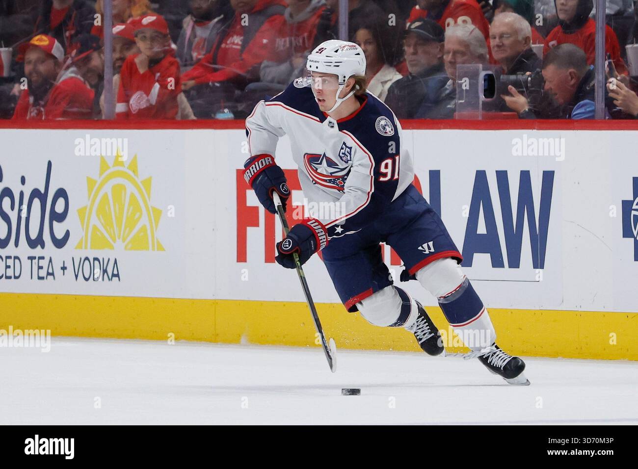 Columbus Blue Jackets center Kent Johnson (91) moves the puck against ...