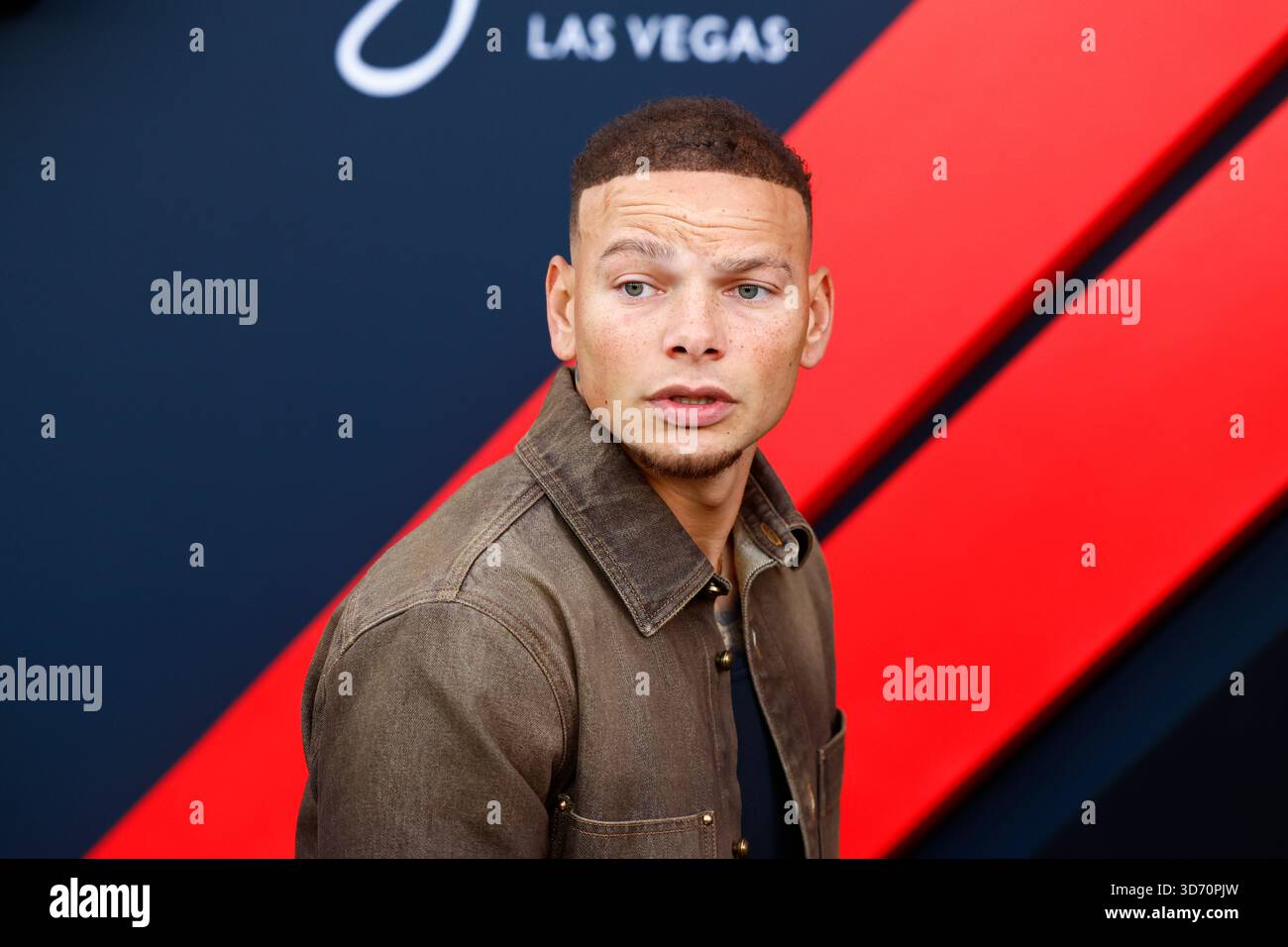 LAS VEGAS, NV - NOVEMBER 22: Country singer Kane Brown poses for photos ...