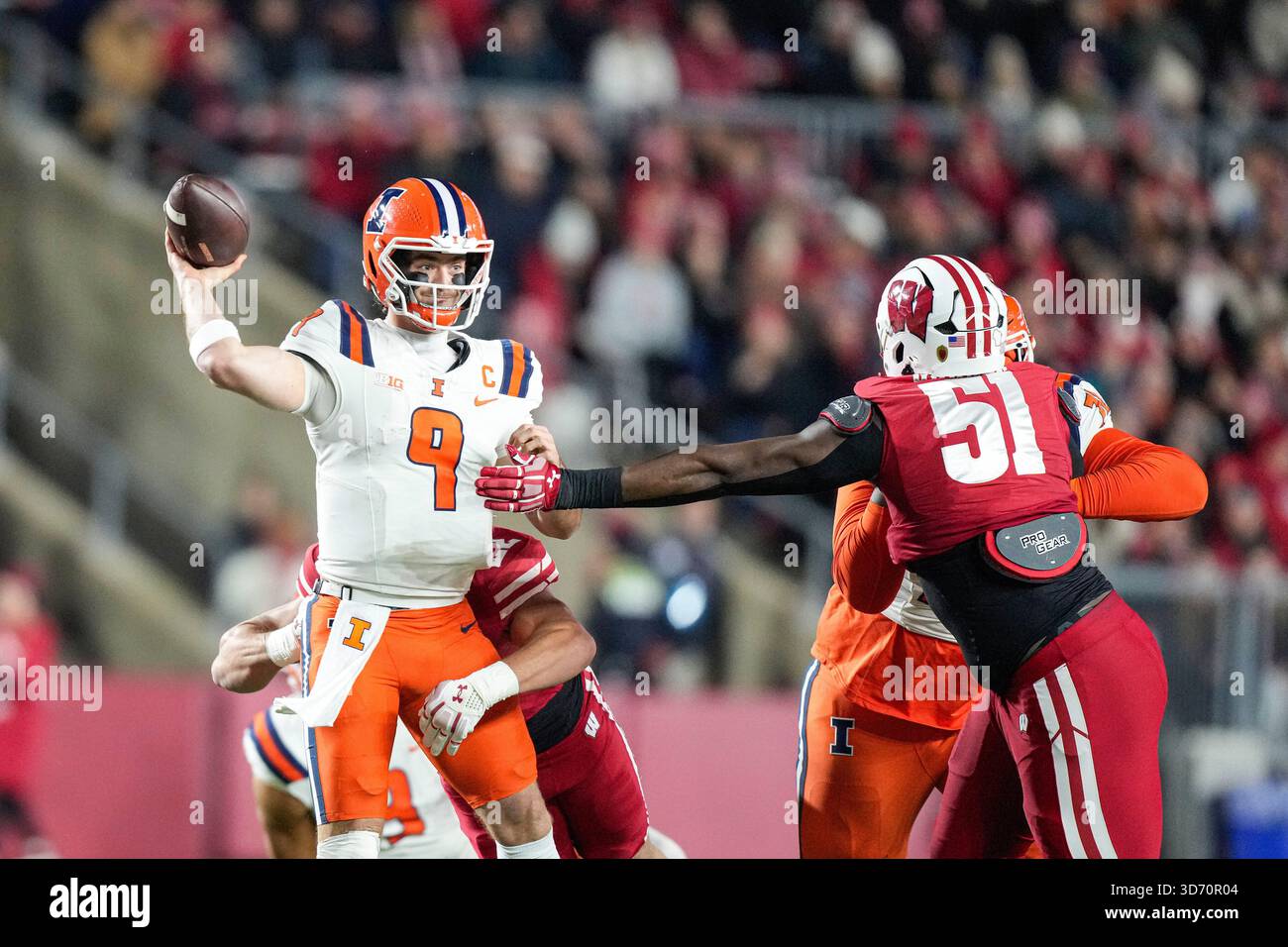 Illinois quarterback Luke Altmyer (9) passes against Wisconsin ...