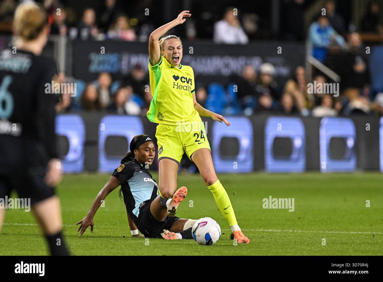 NJ/NY Gotham FC midfielder Jaedyn Shaw slide tackles Washington Spirit ...