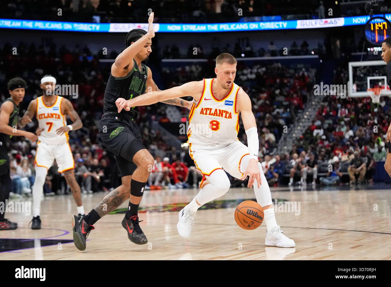 Atlanta Hawks center Kristaps Porzingis (8) moves the ball against New ...