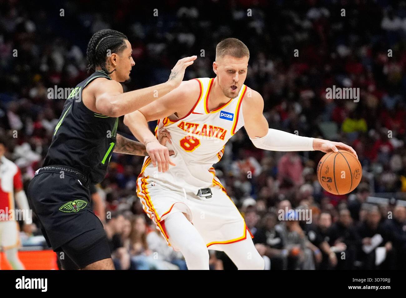 Atlanta Hawks center Kristaps Porzingis (8) moves the ball against New ...