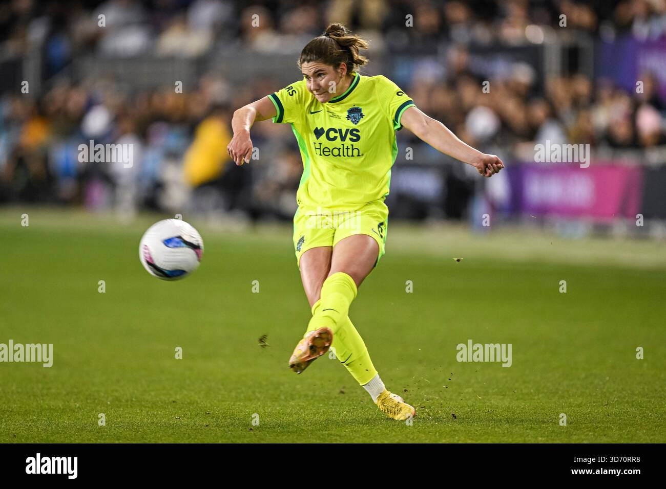 Washington Spirit defender Kate Wiesner (6) kicks the ball during the ...
