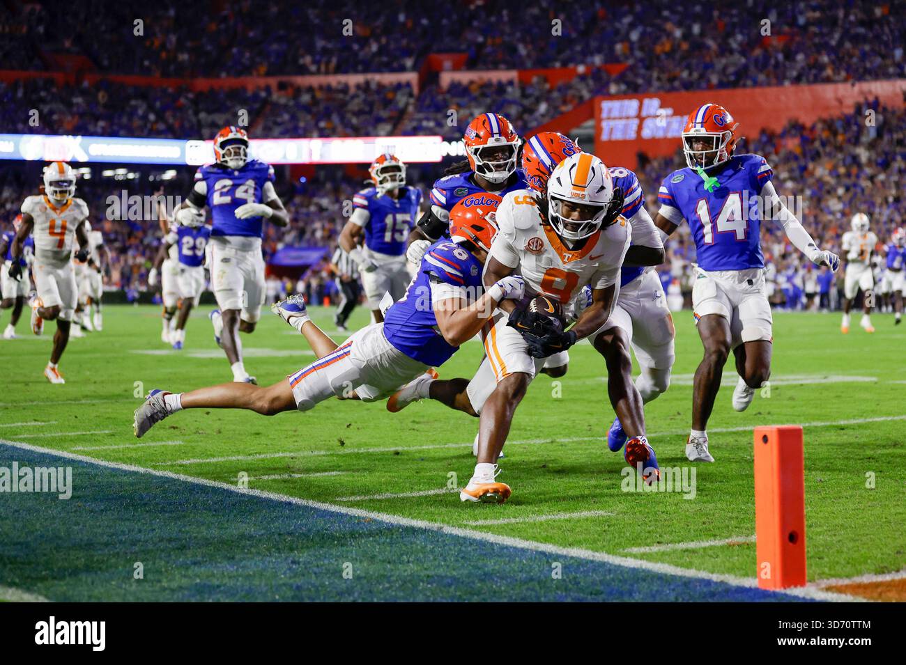 GAINESVILLE, FL - NOVEMBER 22: Florida Gators cornerback Devin Moore ...