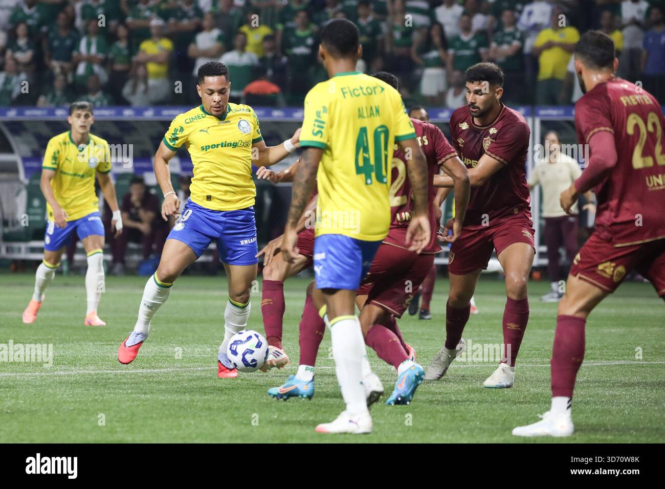 Vitor Roque of Palmeiras during the match against Fluminense for the ...