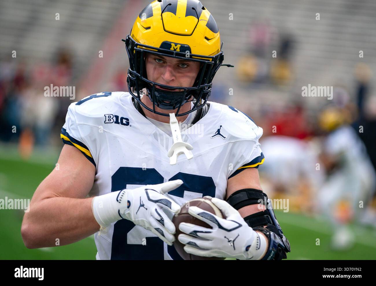 COLLEGE PARK, MD - NOVEMBER 22: Michigan Wolverines running back Jordan ...