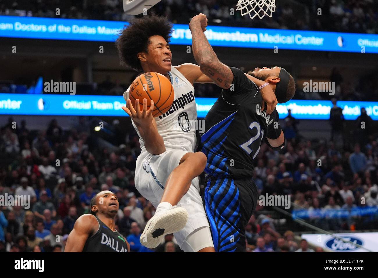 Memphis Grizzlies forward Jaylen Wells (0) looks to pass the ball ...