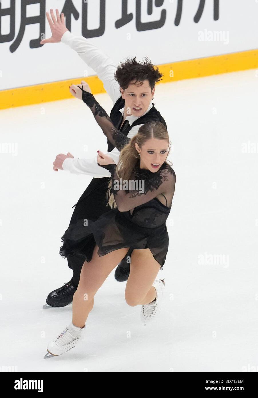 Emilea ZINGAS and Vadym KOLESNIK of United States perform in the Ice ...