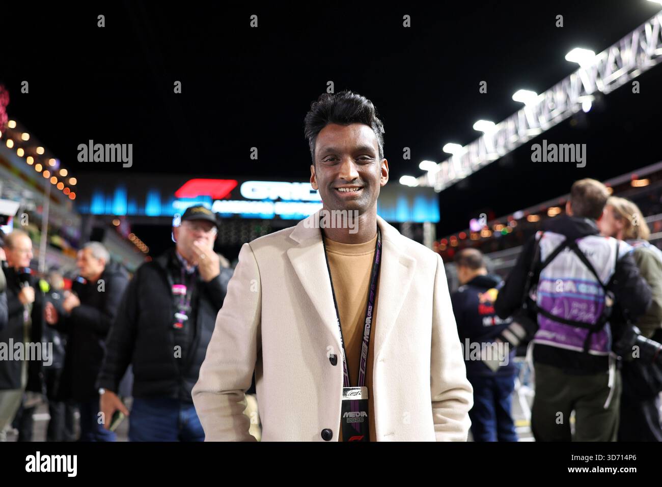 Lawrence Barretto (GBR) F1 Presenter on the grid. 22.11.2025. Formula 1 ...