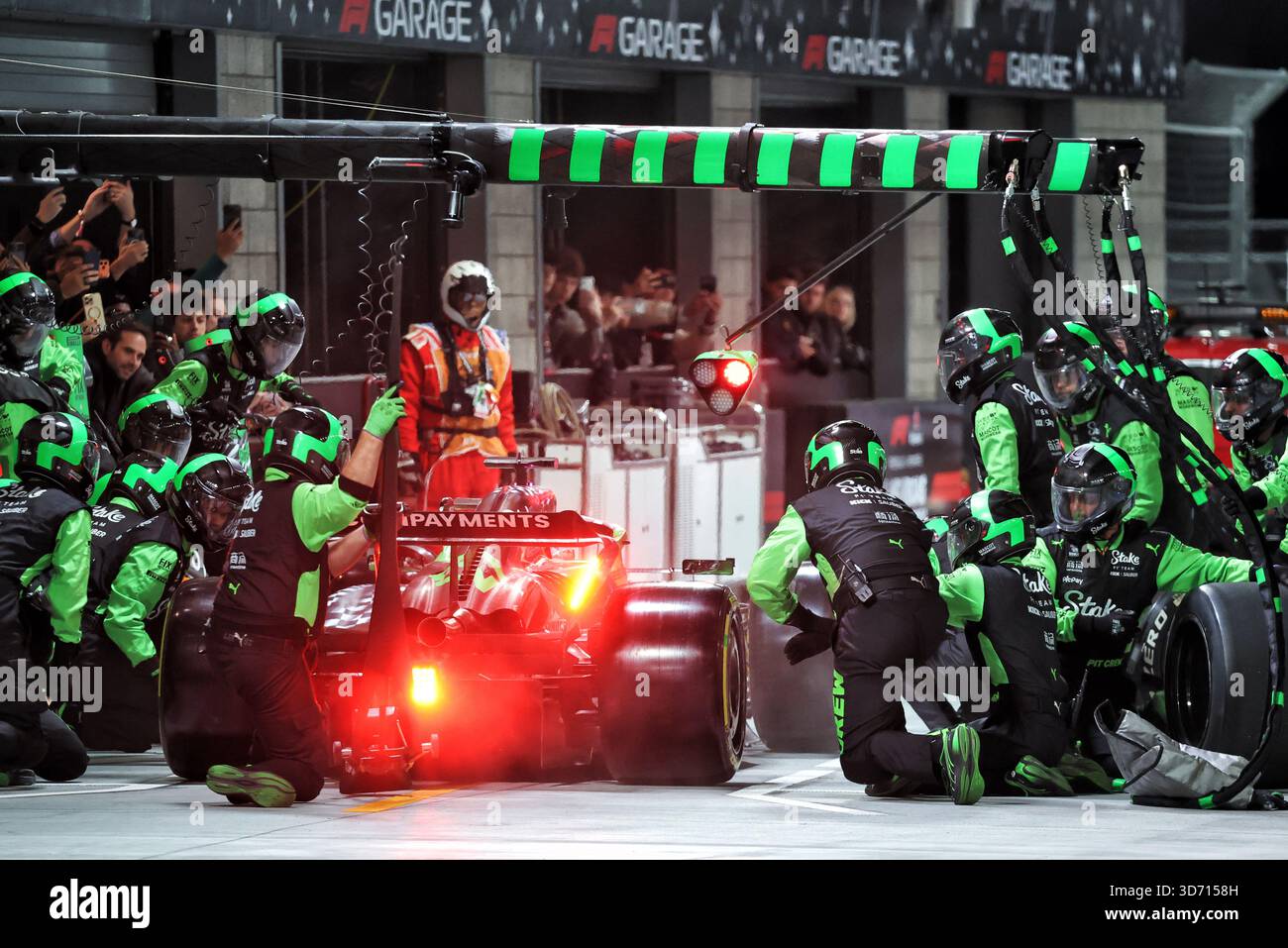 Nico Hulkenberg (GER) Sauber C45 makes a pit stop. 22.11.2025. Formula ...